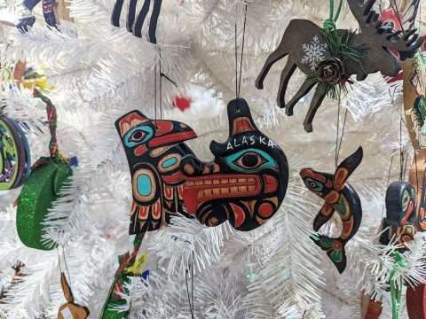 Top Alaska Souvenirs Roundup: 15 Alaskan Gifts and Souvenirs You Can't ...