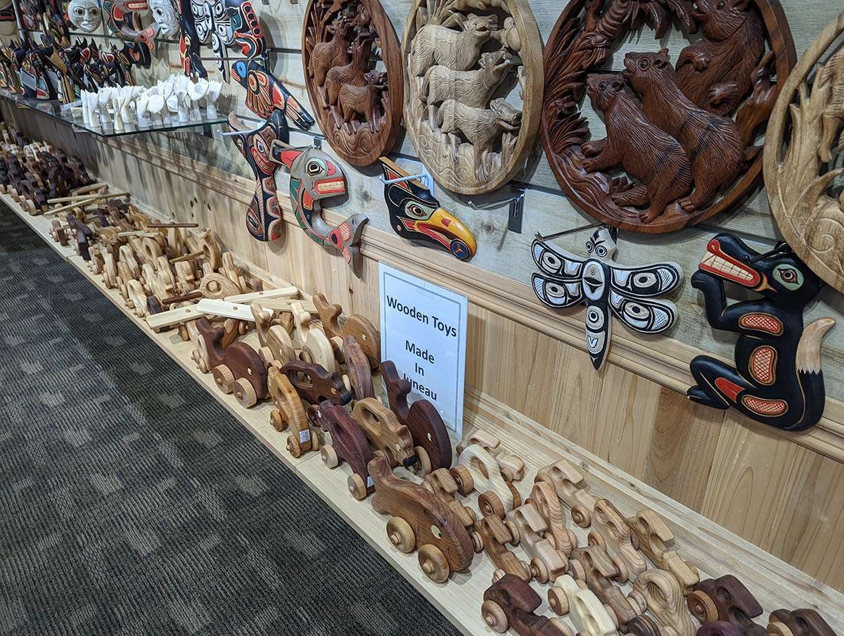Top Alaska Souvenirs Roundup: 15 Alaskan Gifts and Souvenirs You Can't ...